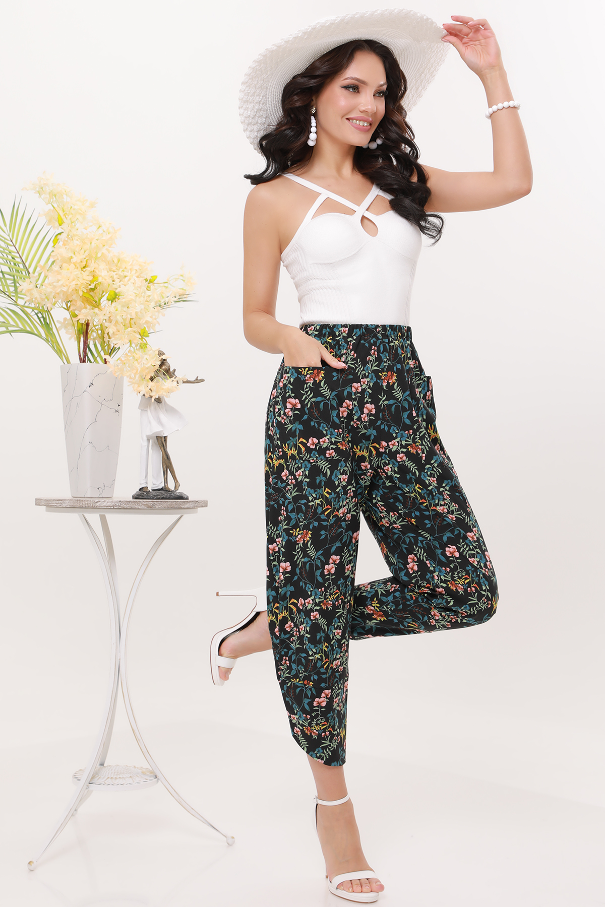 Купить Брюки летние в цветочный принт по цене: 1 405 ₽ арт. Бр-0153-0117 - DStrend